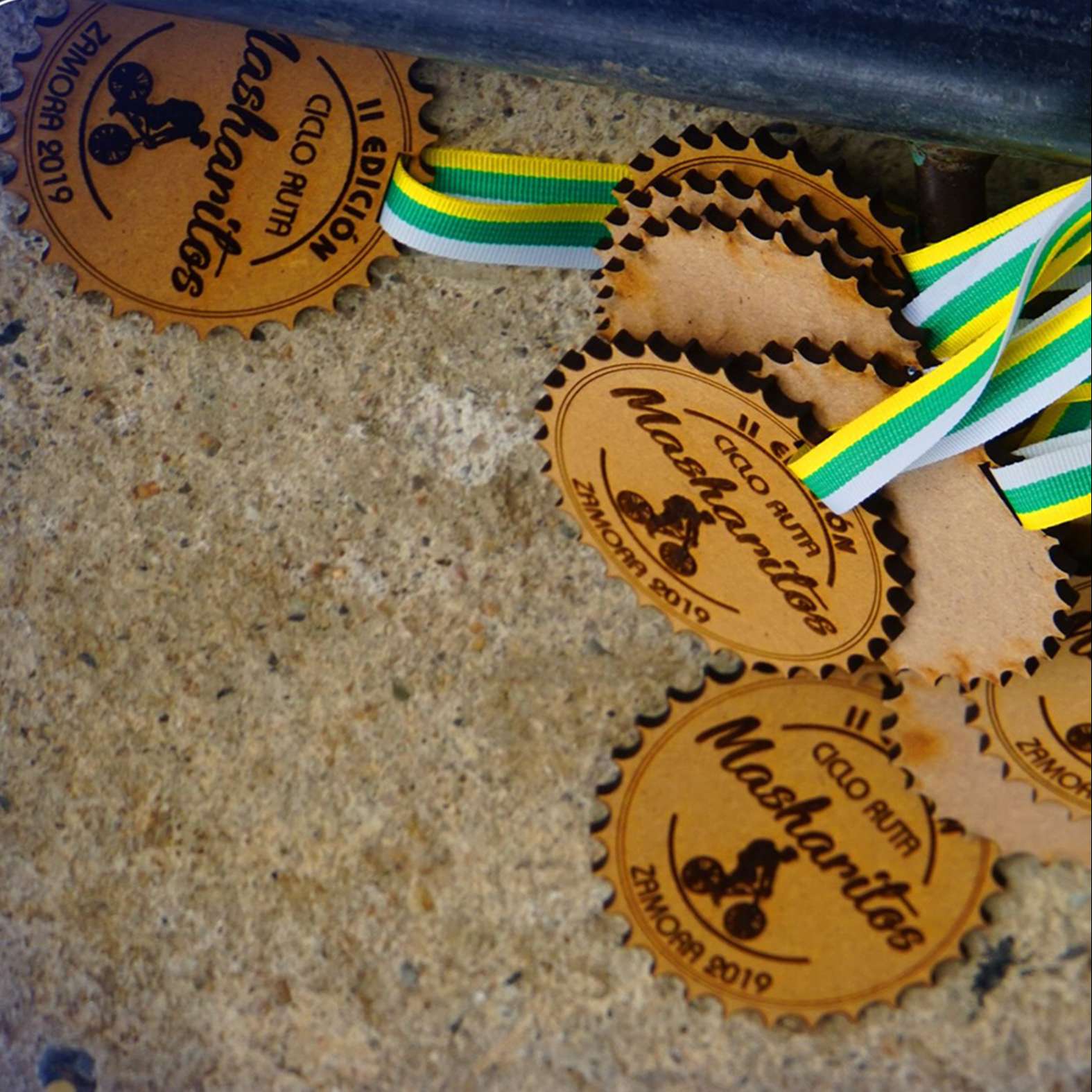 Medallas en MDF con Corte Láser Personalizadas a tu estilo
